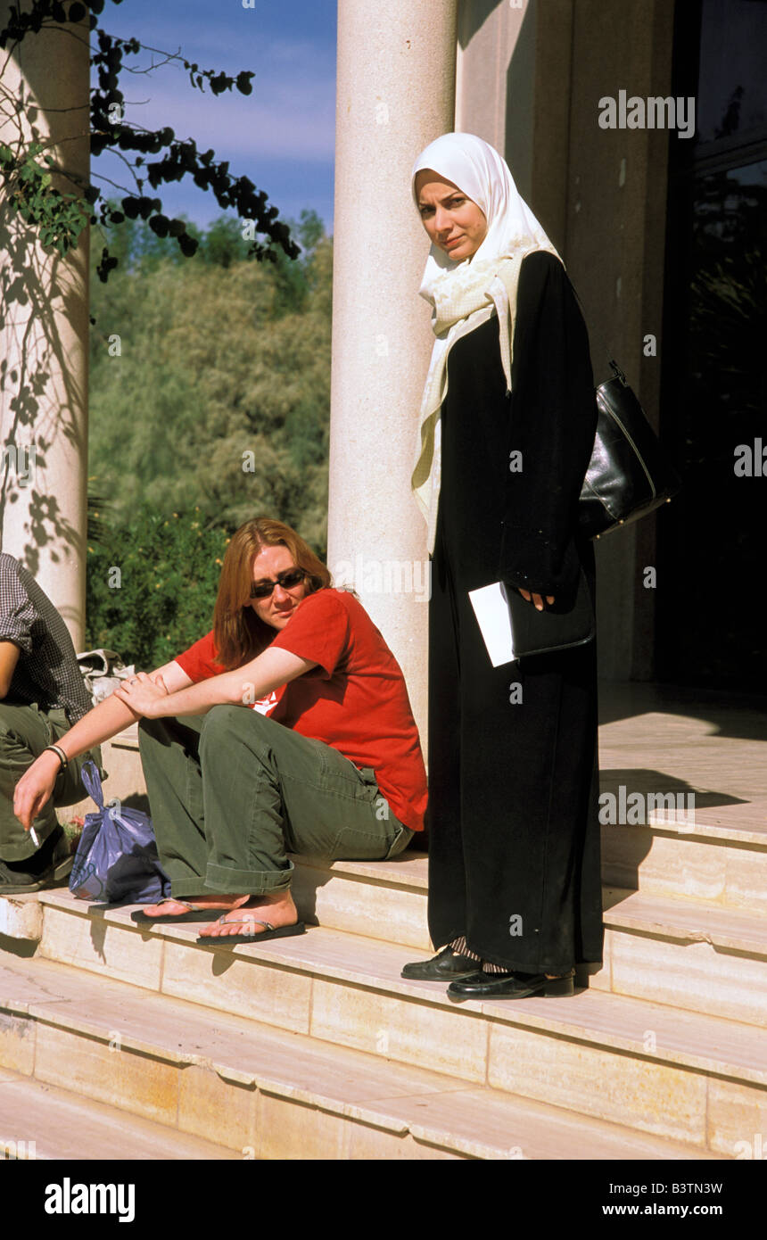 Asia, Yemen, Ma'rib. Native and visitor Stock Photo - Alamy