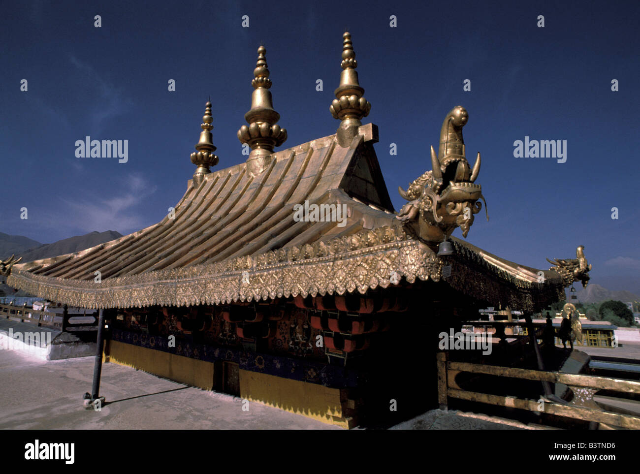 Jokhang statue hi-res stock photography and images - Alamy