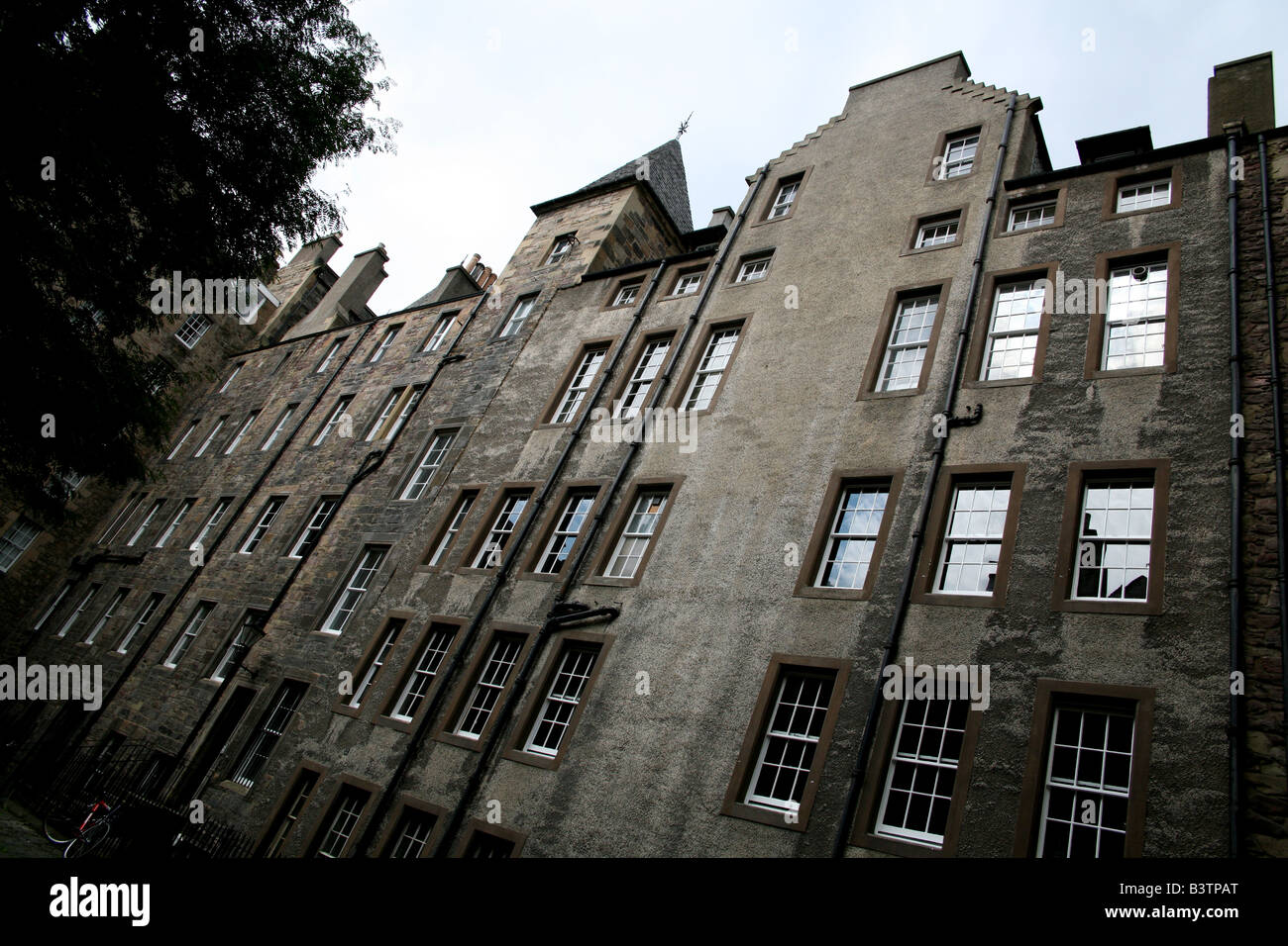 Typical tenement buildings in Edinburgh's Old Town Stock Photo - Alamy