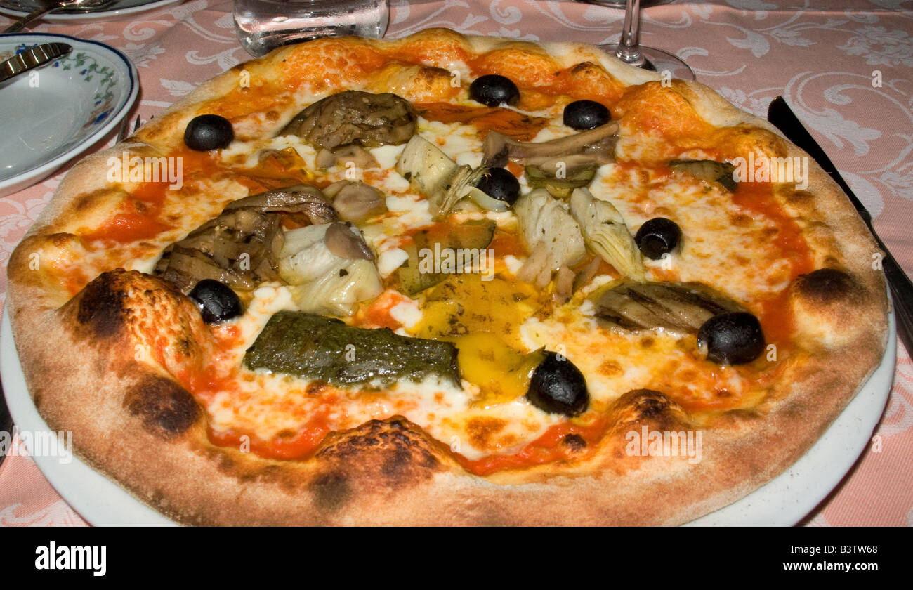 Neopolitan pizza hi-res stock photography and images - Alamy