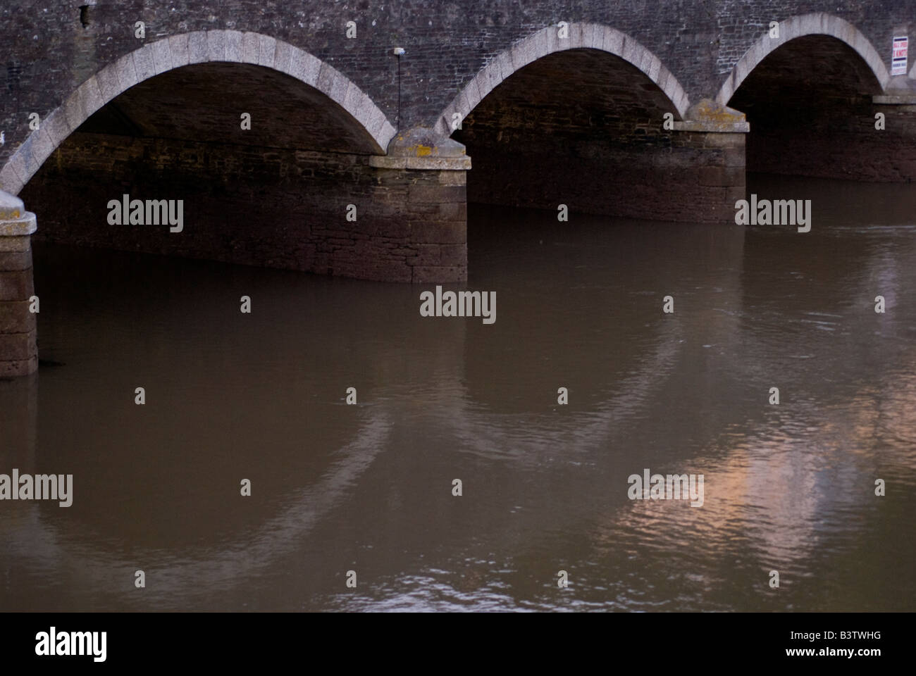 Arch bridge in looe cornwall Stock Photo - Alamy
