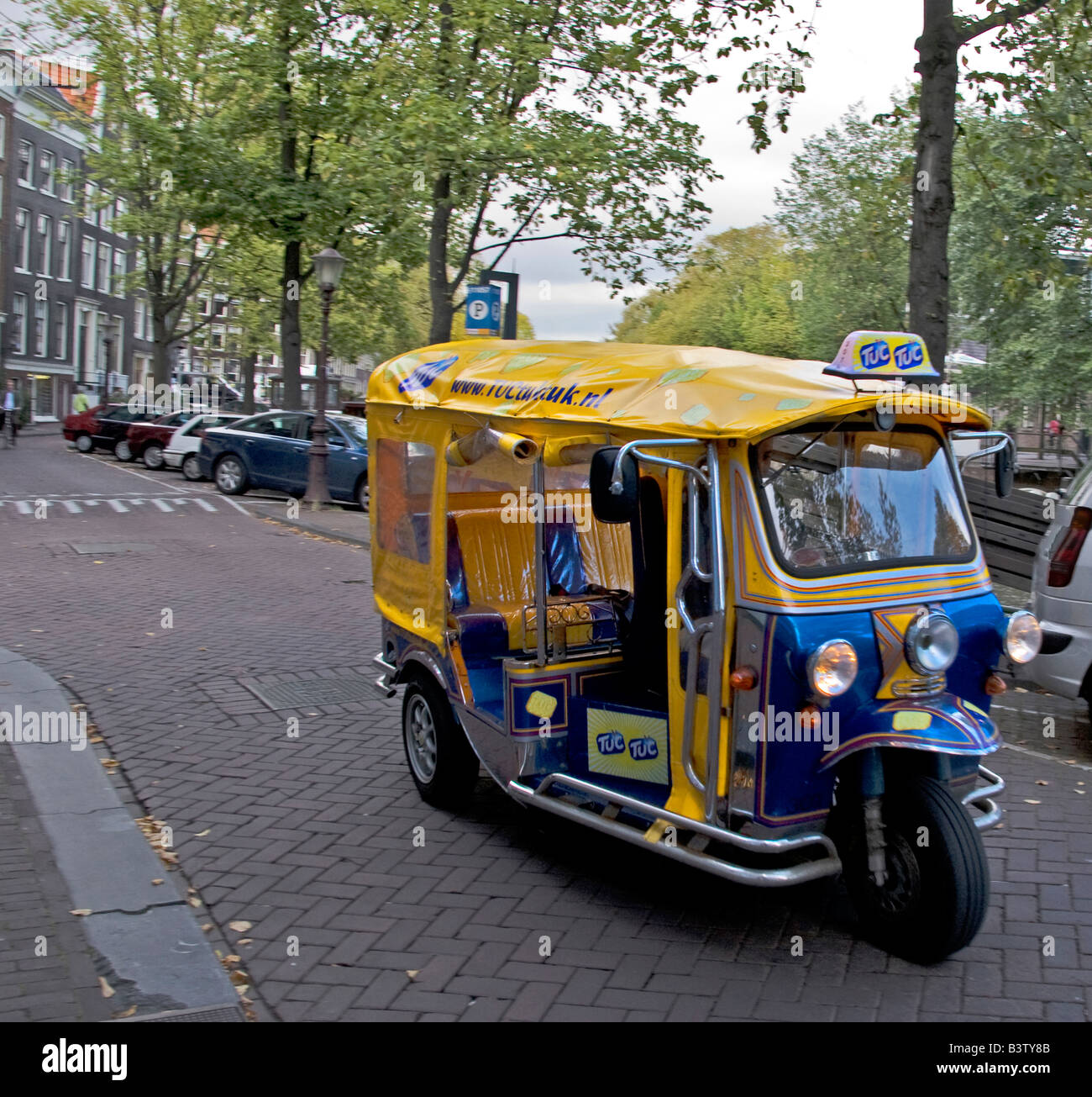 3 wheel taxi hi-res stock photography and images - Alamy