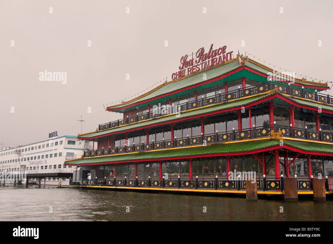 Floating chinese restaurant in amsterdam hi-res stock photography and ...