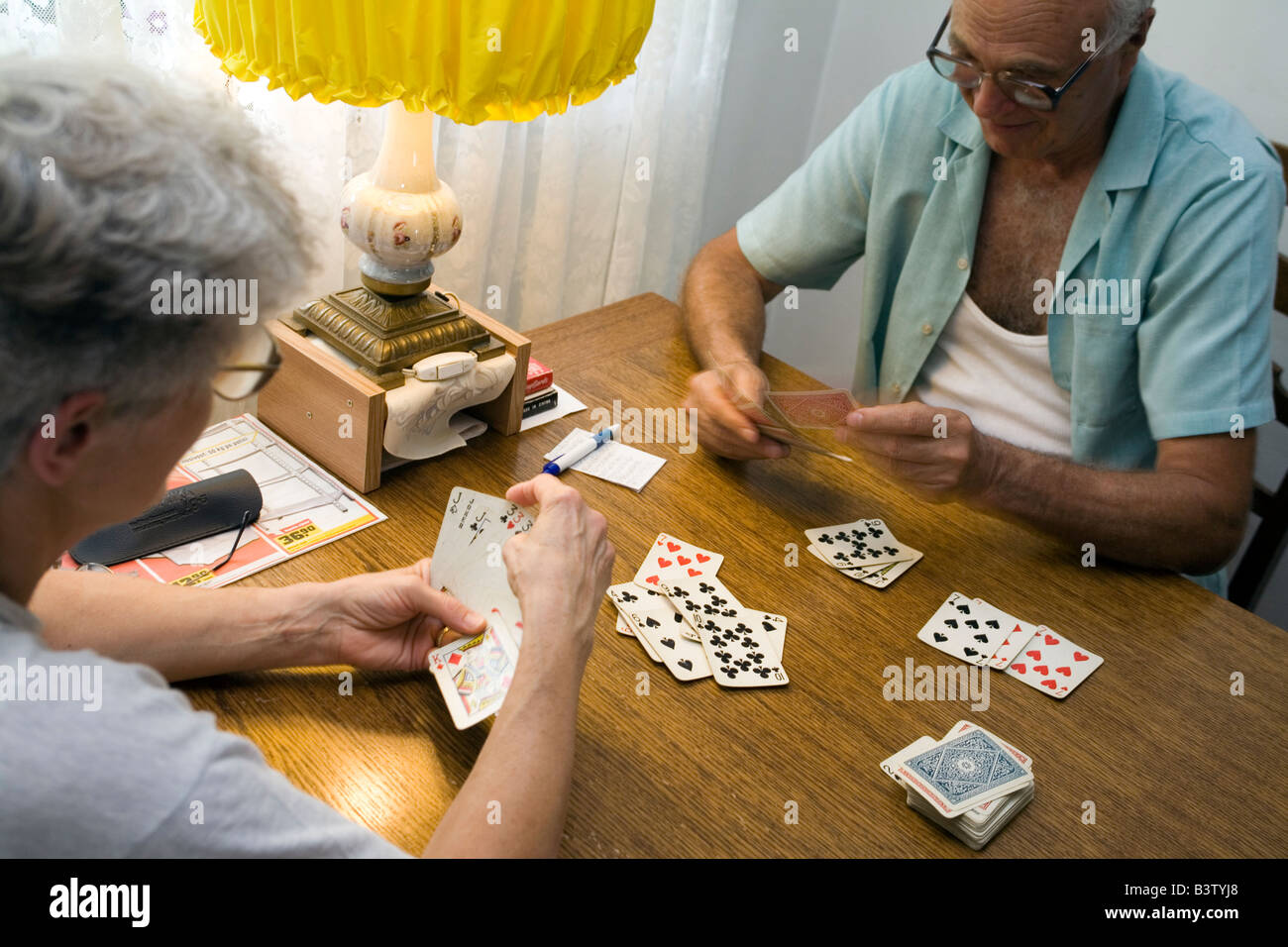 Seniors playing cards at home Stock Photo - Alamy