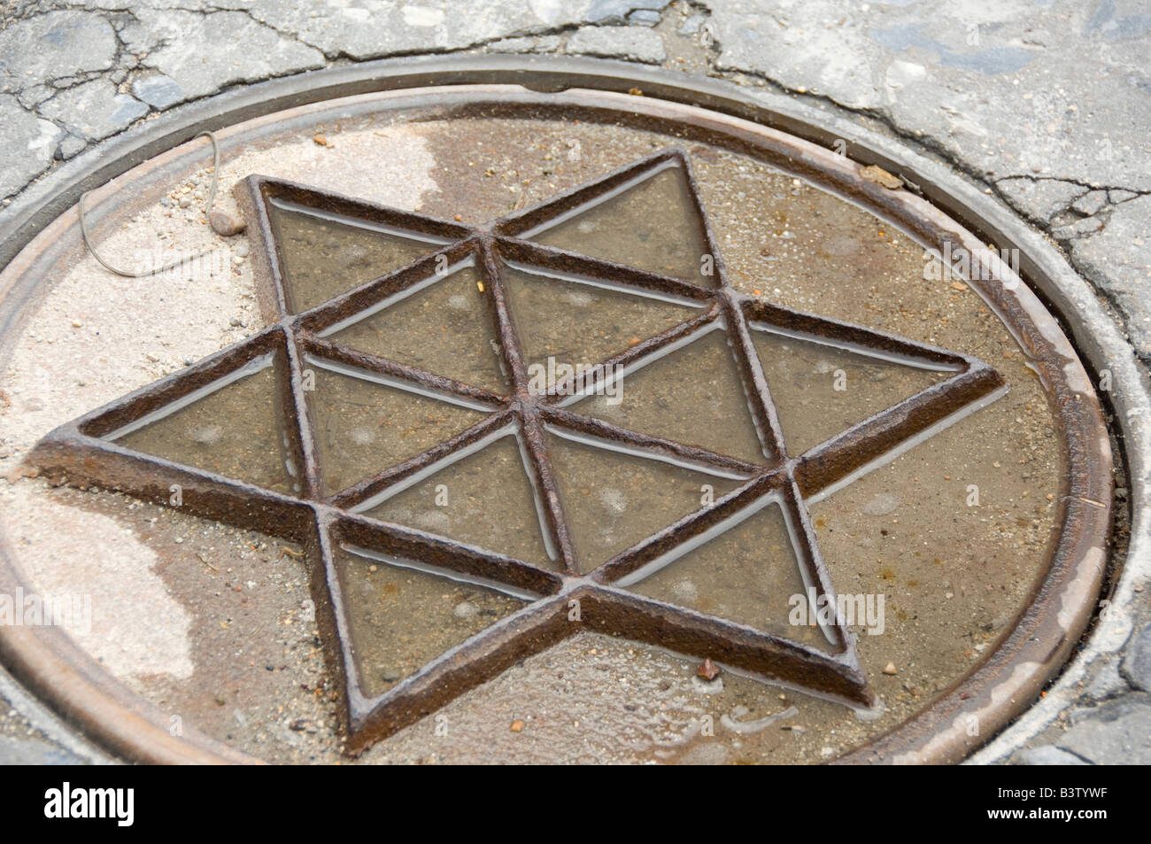 La manhole cover hi-res stock photography and images - Alamy