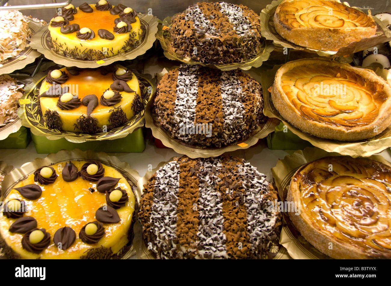 Spain, Catalonia, Barcelona. Bakery shop window Stock Photo - Alamy