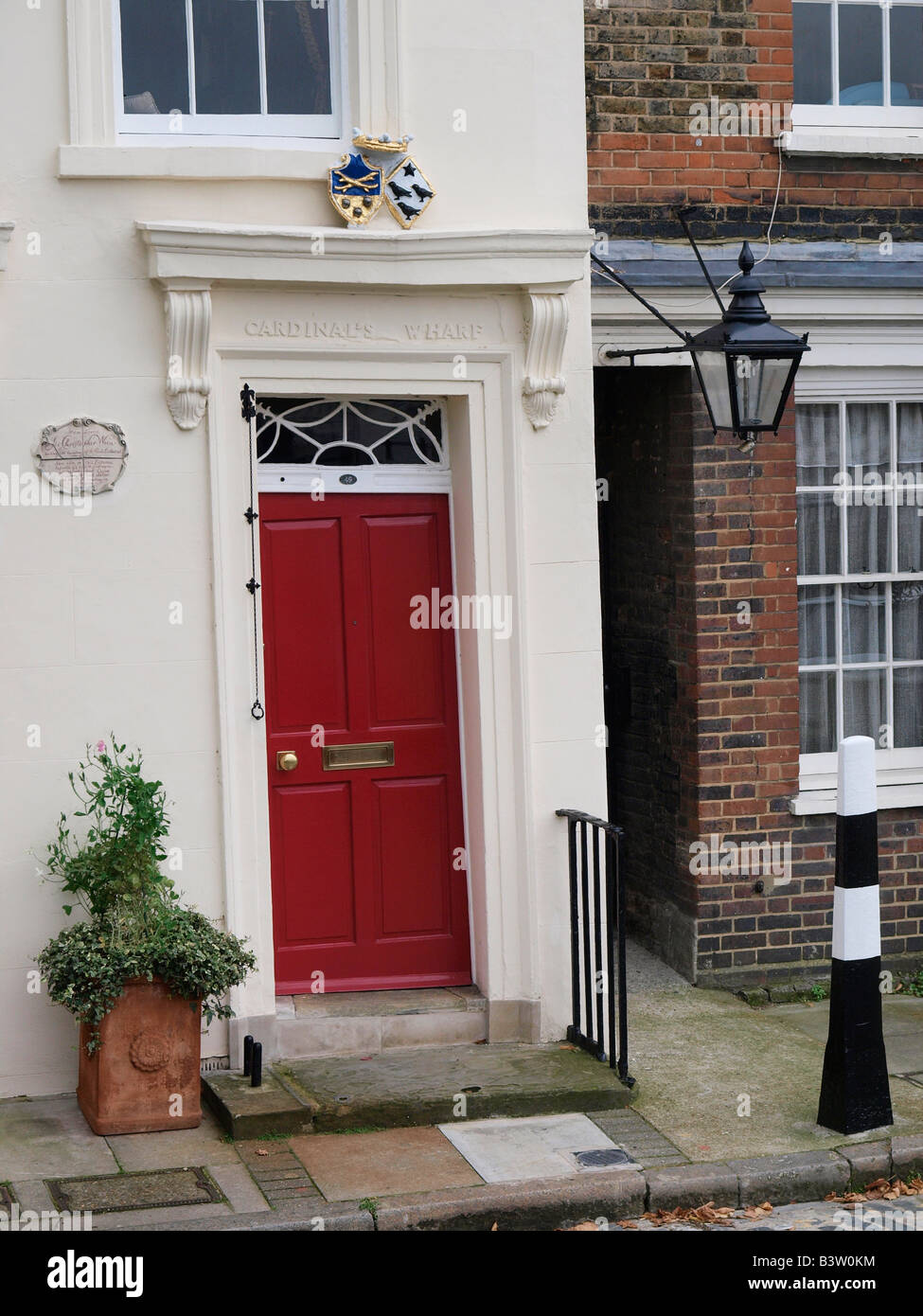 Traditional british front door hi-res stock photography and images - Alamy