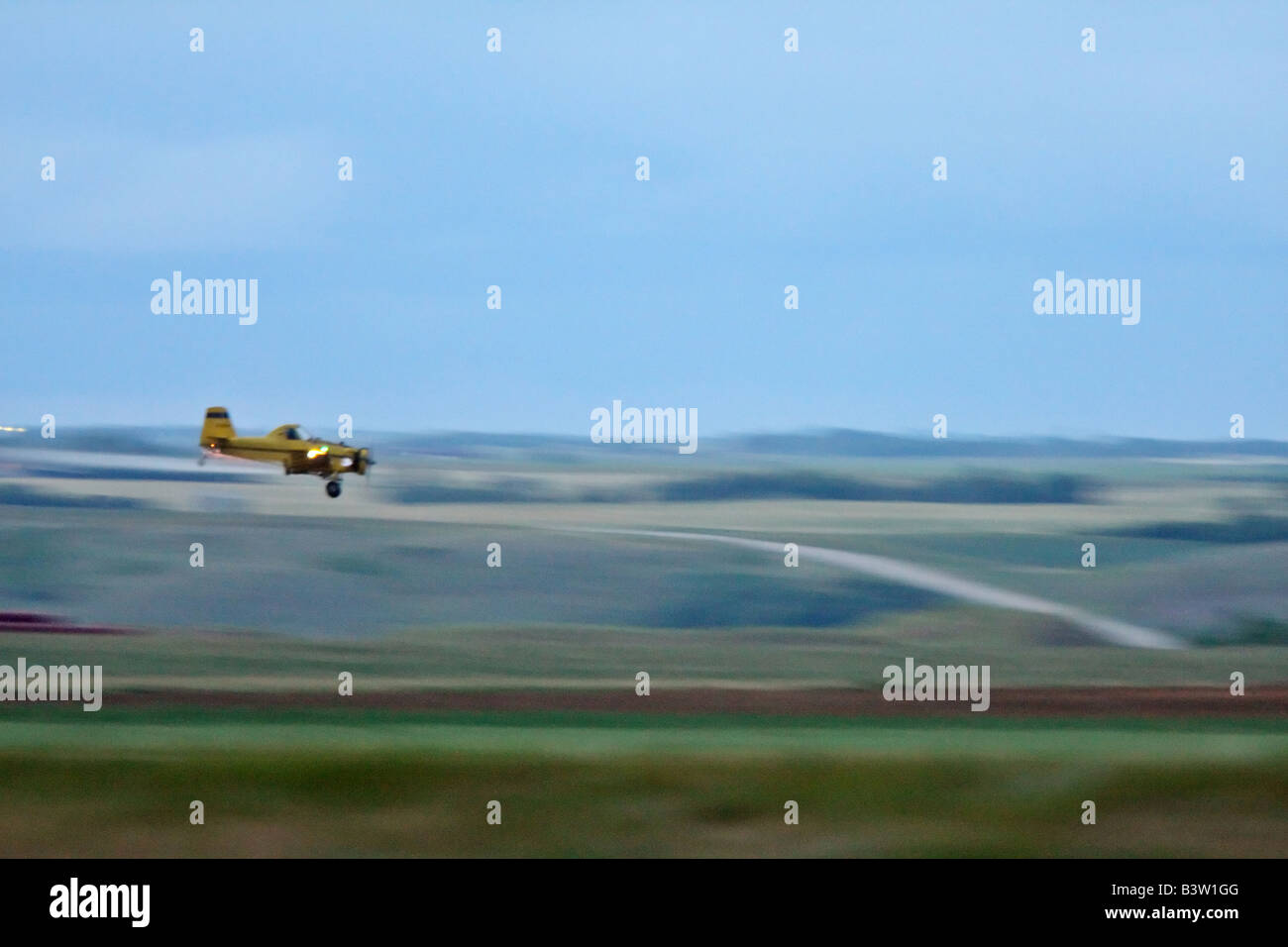 Crop dusting aircraft spraying hi-res stock photography and images - Alamy