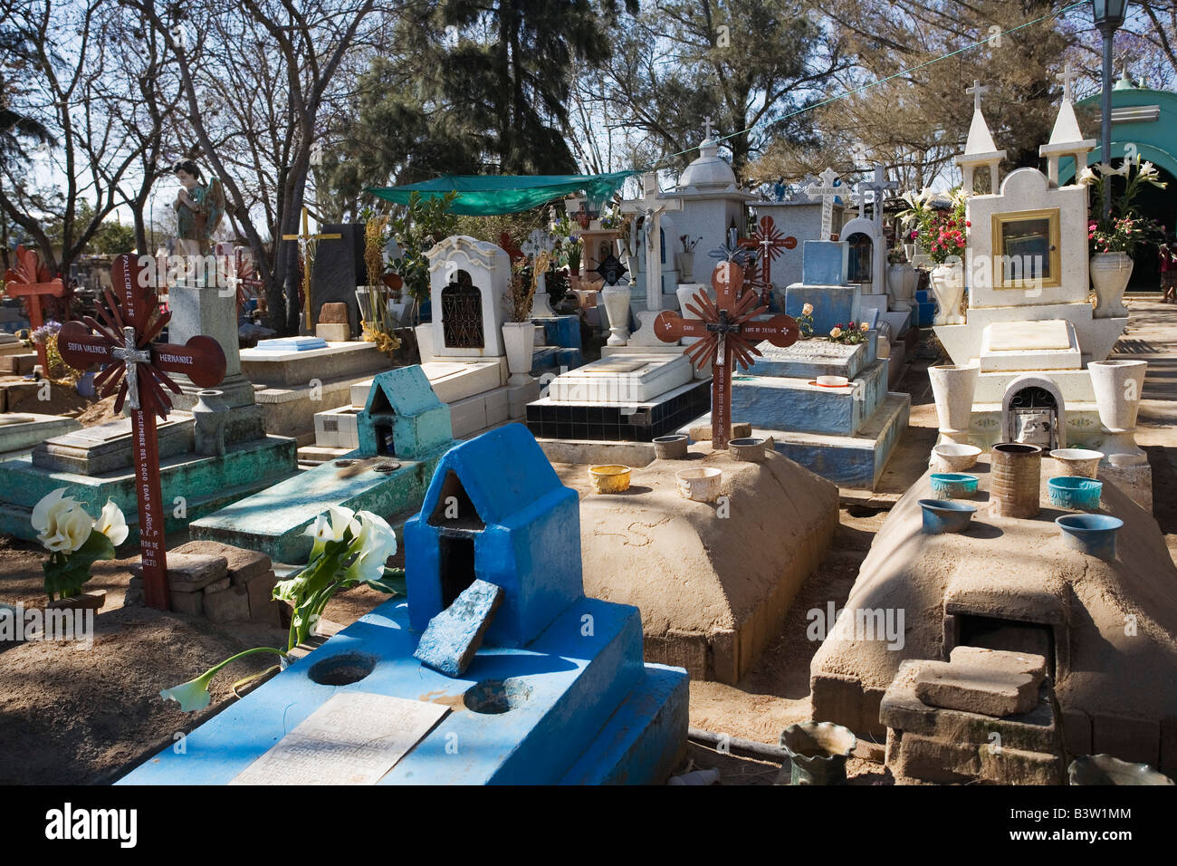 Graveyard tradition hi-res stock photography and images - Alamy