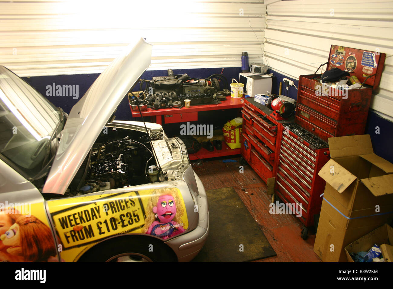 TXII TX2 black cab, taxi, LTI TX11 in workshop Stock Photo - Alamy