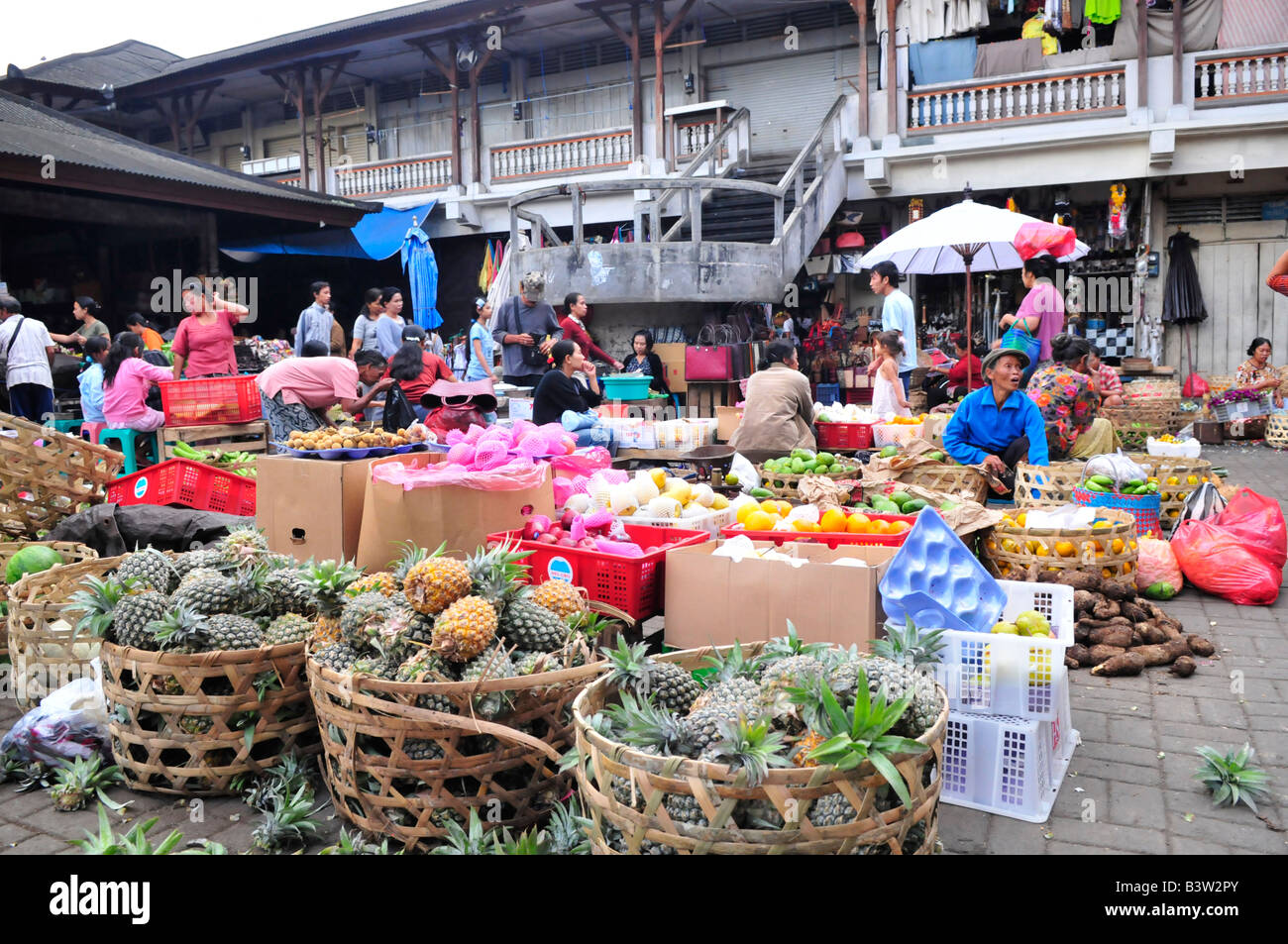 morning scene at a chaotic ubud morning fresh fruit market,ubud ...
