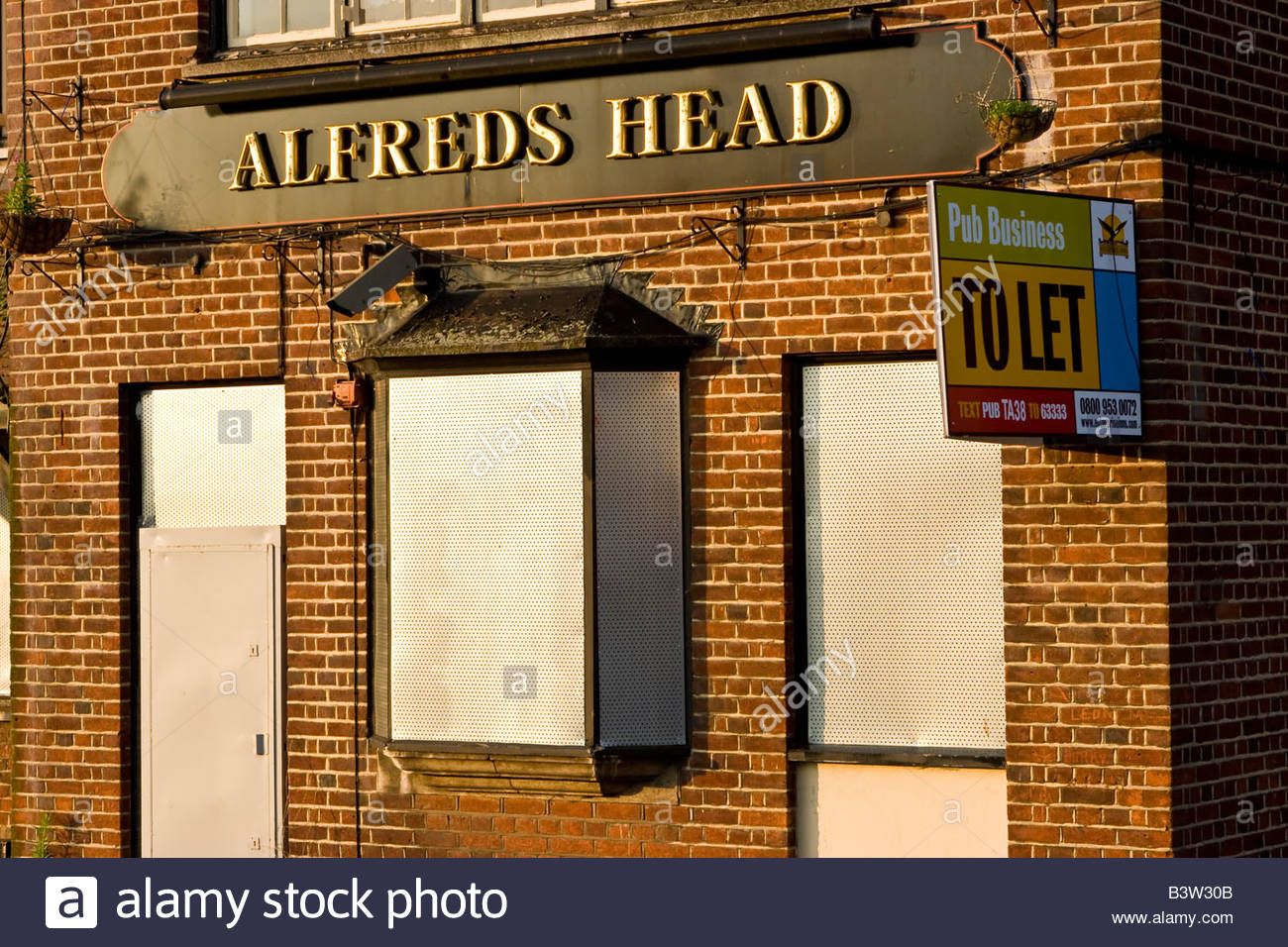 Closed Pubs Uk High Resolution Stock Photography and Images - Alamy