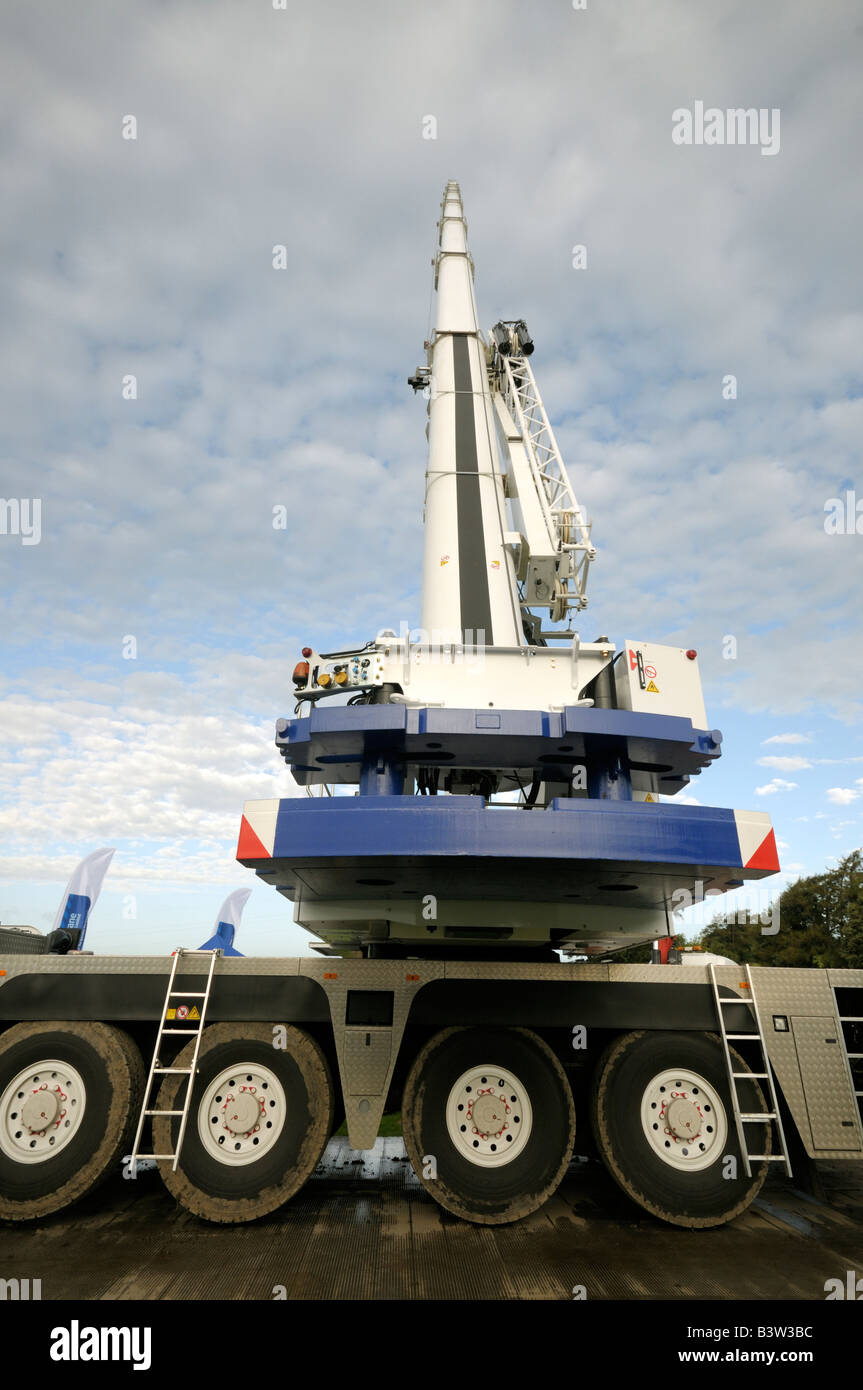 Telescopic mobile crane hi-res stock photography and images - Alamy