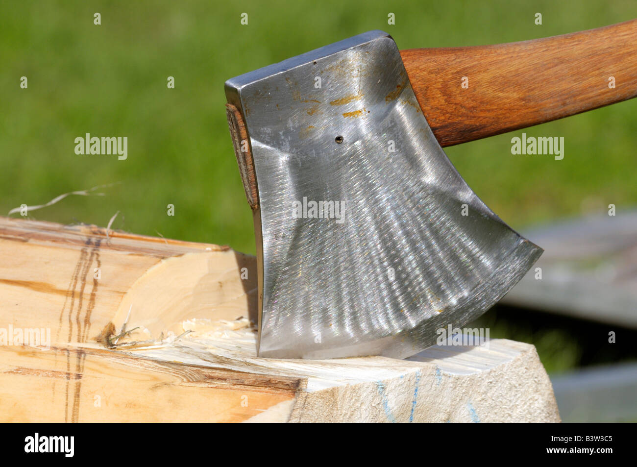An axe in a tree stump Stock Photo - Alamy