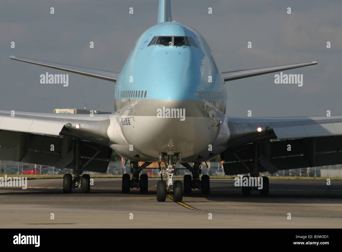 Boeing 747 jumbo hi-res stock photography and images - Alamy