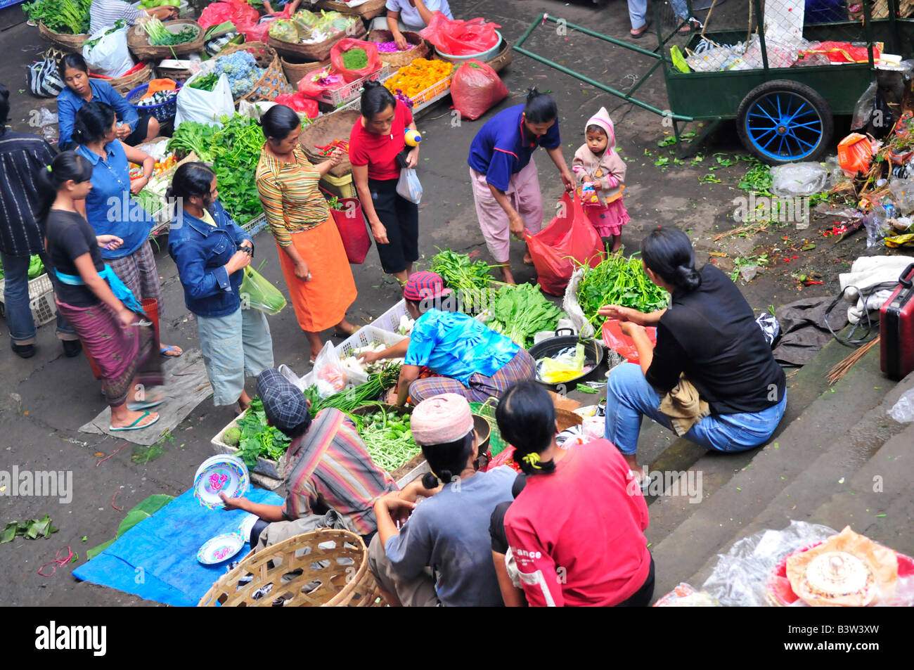 busy morning scene at ubud morning market , fresh fruit and vegetable ...