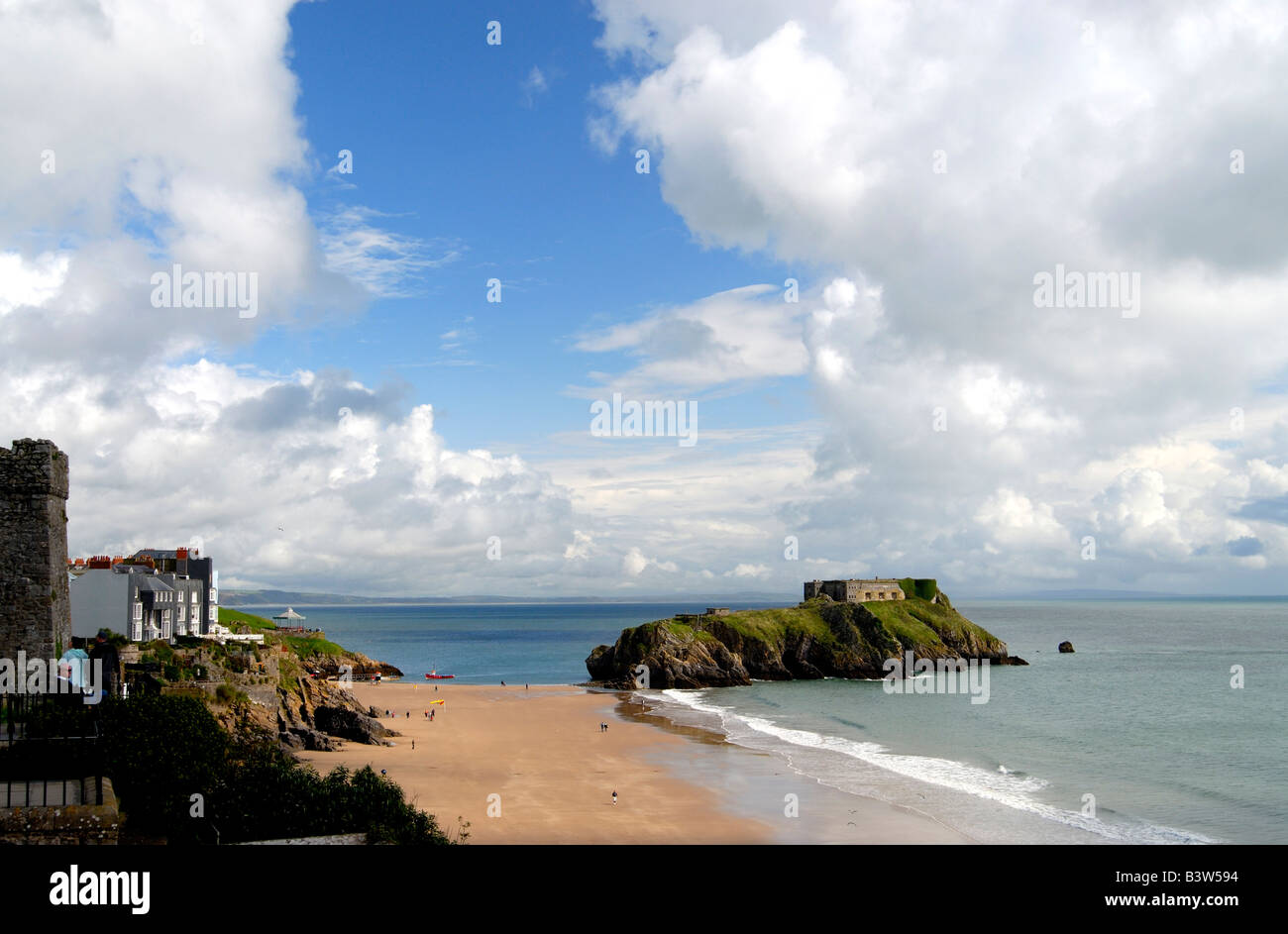 Tenby fort hi-res stock photography and images - Alamy