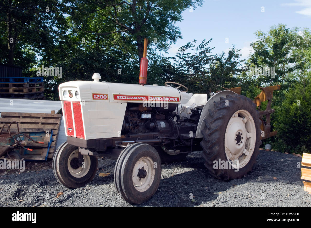 David Brown 1200 Selectamatic white tractor Stock Photo - Alamy