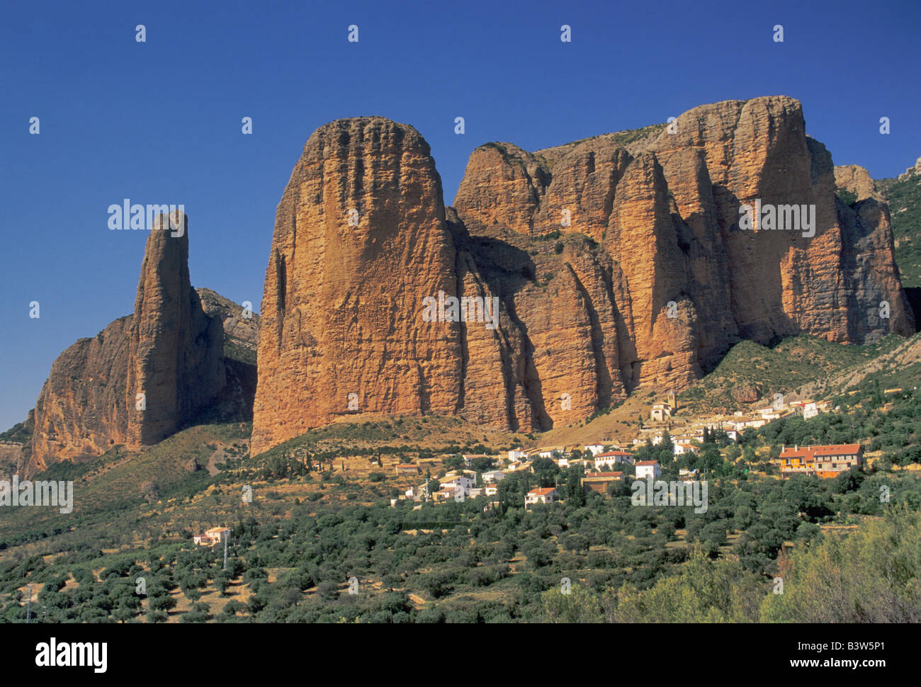 Los Mallos De Riglos High Resolution Stock Photography and Images - Alamy