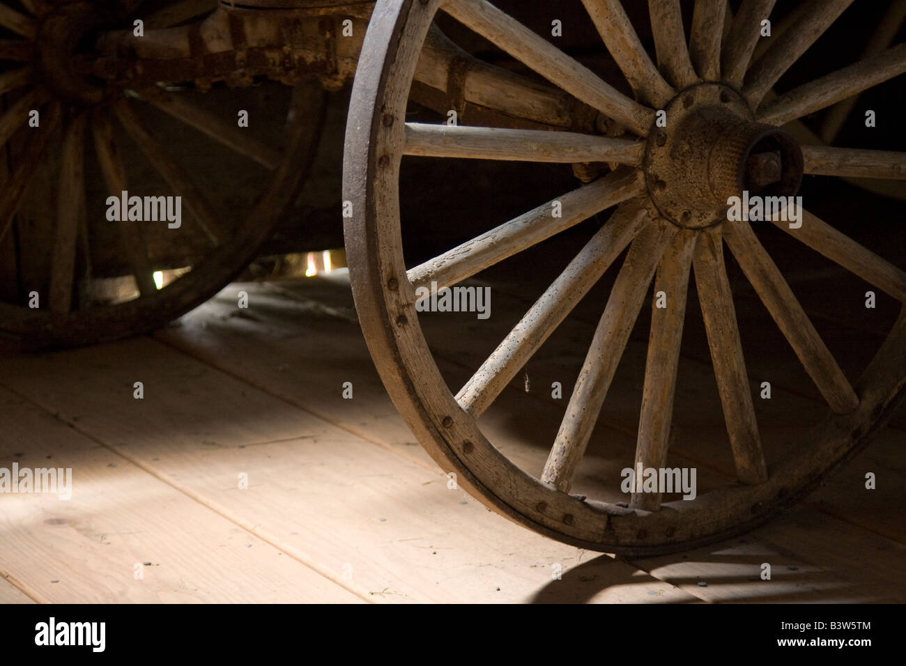 19th century wagon wheel in carriage house Stock Photo - Alamy