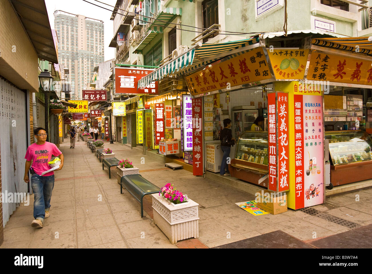 MACAU CHINA Shops and street Stock Photo - Alamy