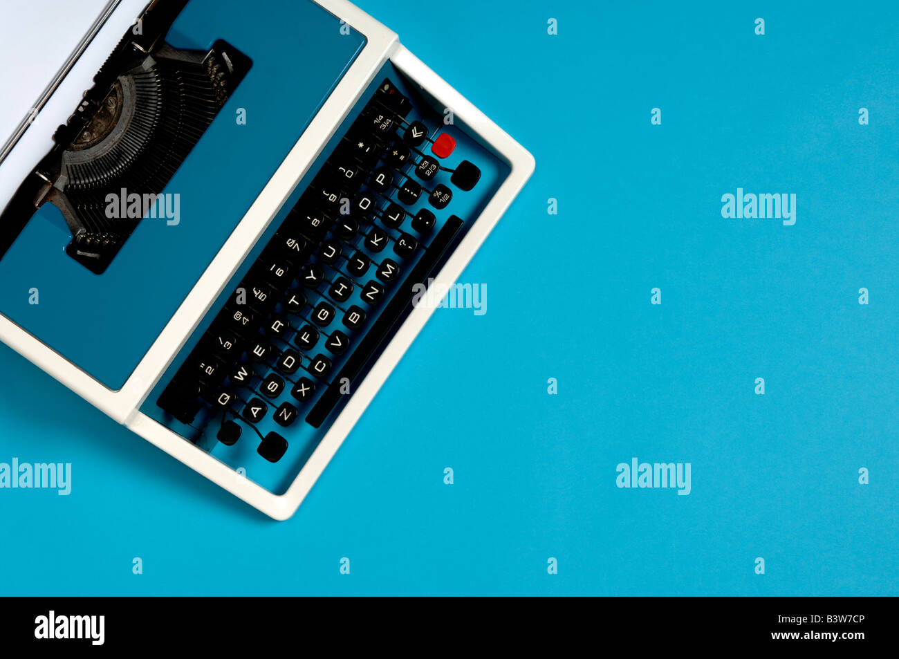 Turquoise blue retro typewriter Stock Photo - Alamy