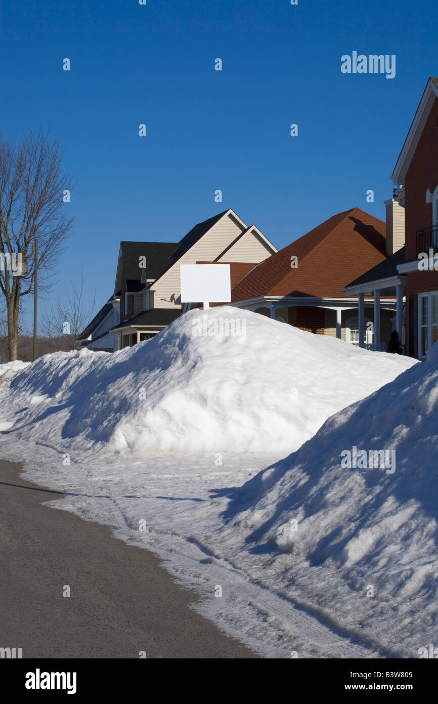 Snow piled on edge of street Stock Photo - Alamy