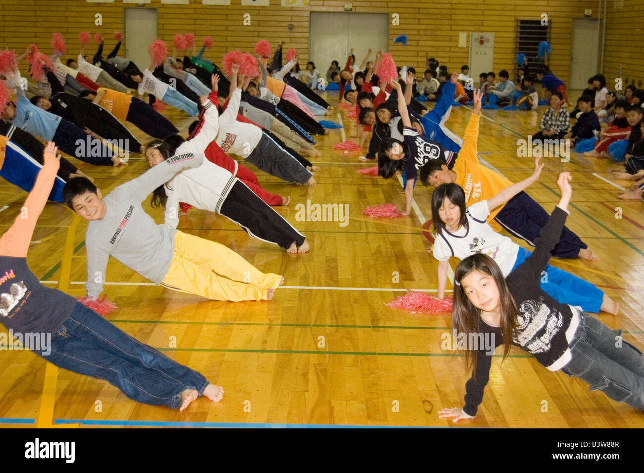Japanese elementary school students perform in a gymnasium Stock Photo ...