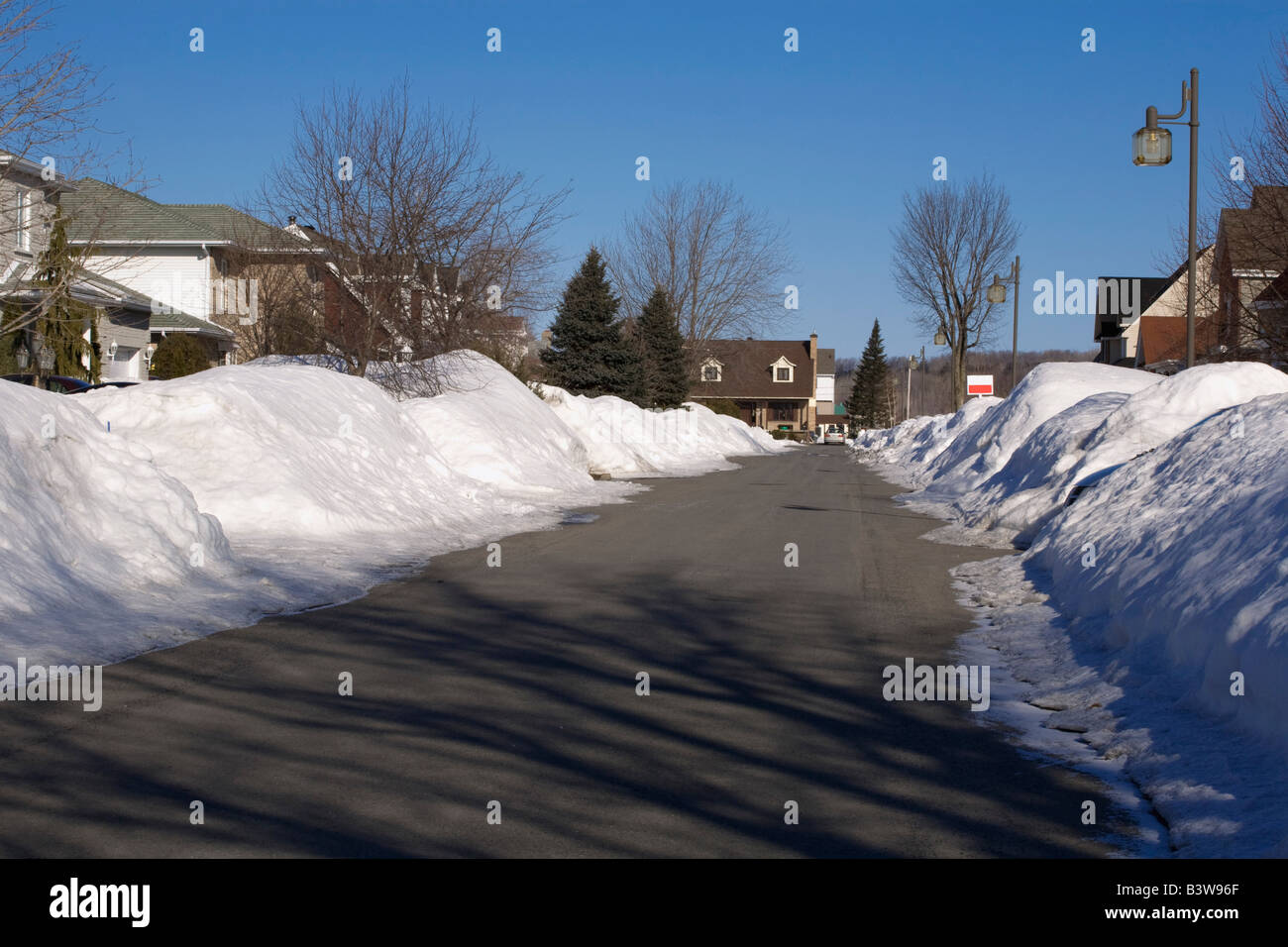 Edge street hi-res stock photography and images - Alamy