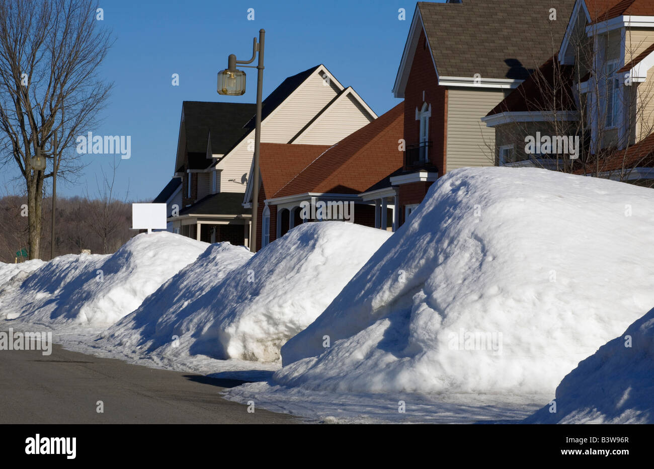 Streets edge hi-res stock photography and images - Alamy