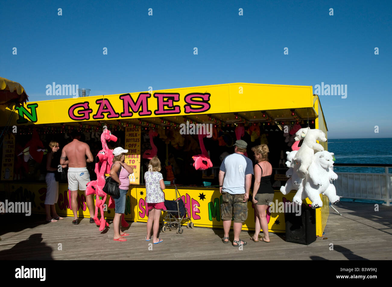Fairground games hi-res stock photography and images - Alamy