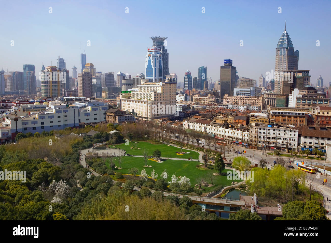 Shanghai city skyline modern hi-res stock photography and images - Alamy