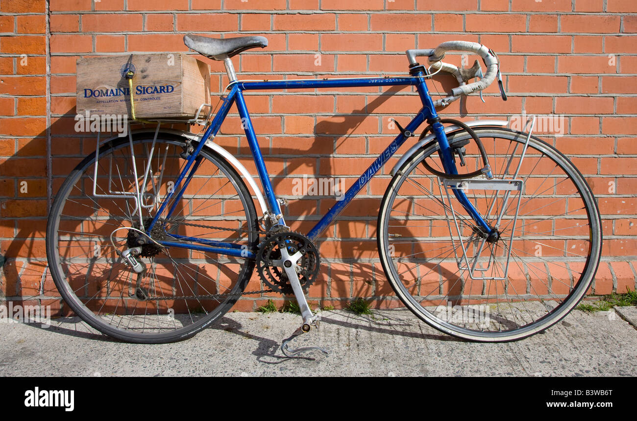 Left bicycle hi-res stock photography and images - Alamy