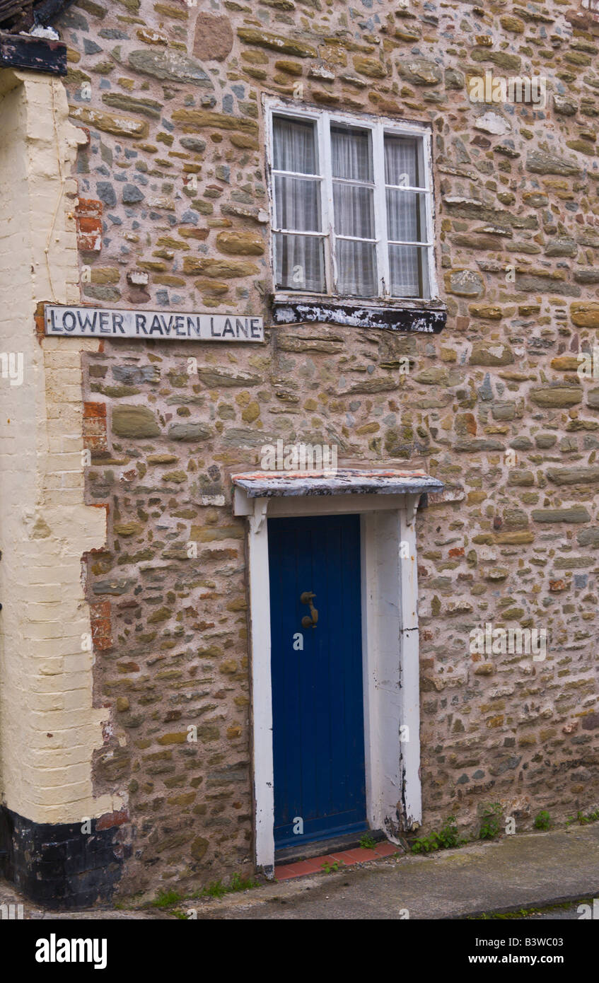 English cottage style terraced housing hi-res stock photography and ...