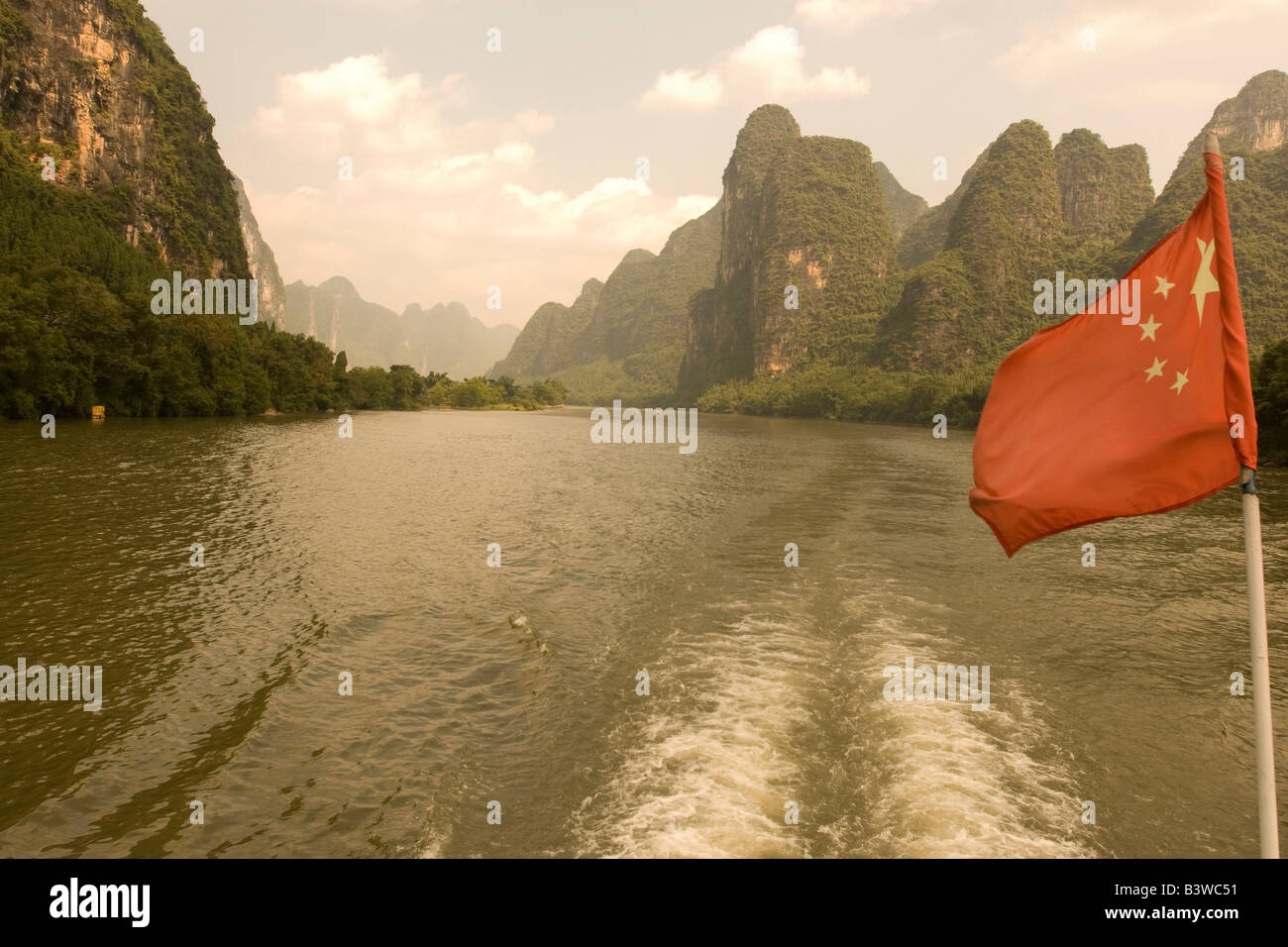 Li River snakes among limestone hills and bamboo forests between Guilin ...