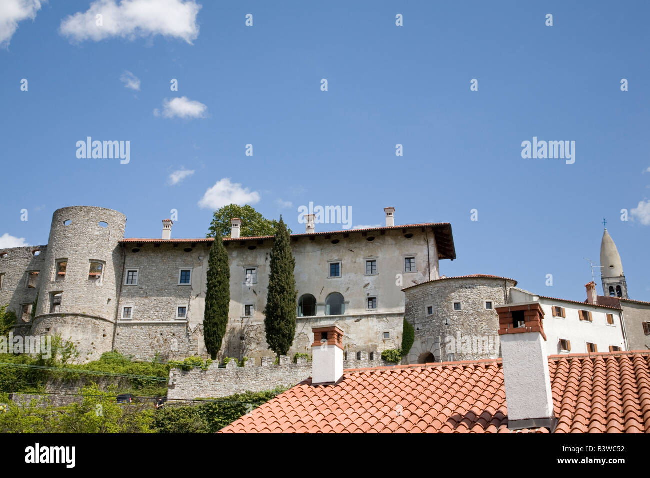 Stanjel castle Karst region Slovenia Stock Photo - Alamy