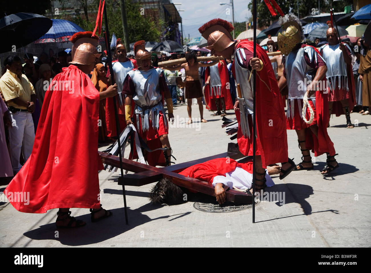 Christ carries cross hi-res stock photography and images - Alamy