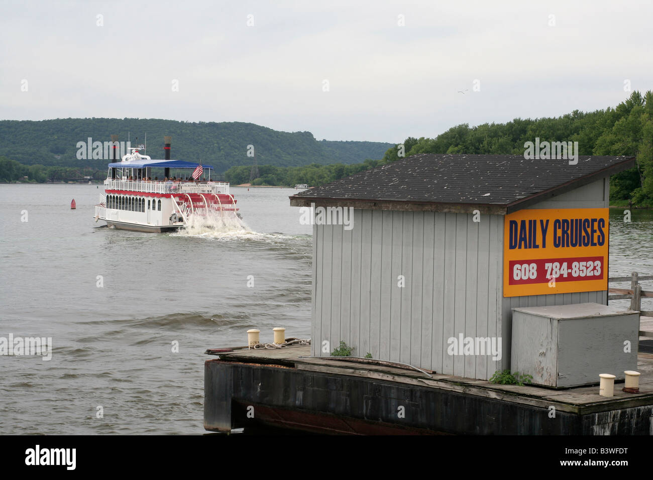 La Crosse Queen VII heading up the Mississippi river from docks Stock ...