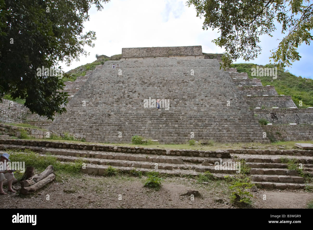 Mayan temple atop pyramid hi-res stock photography and images - Alamy