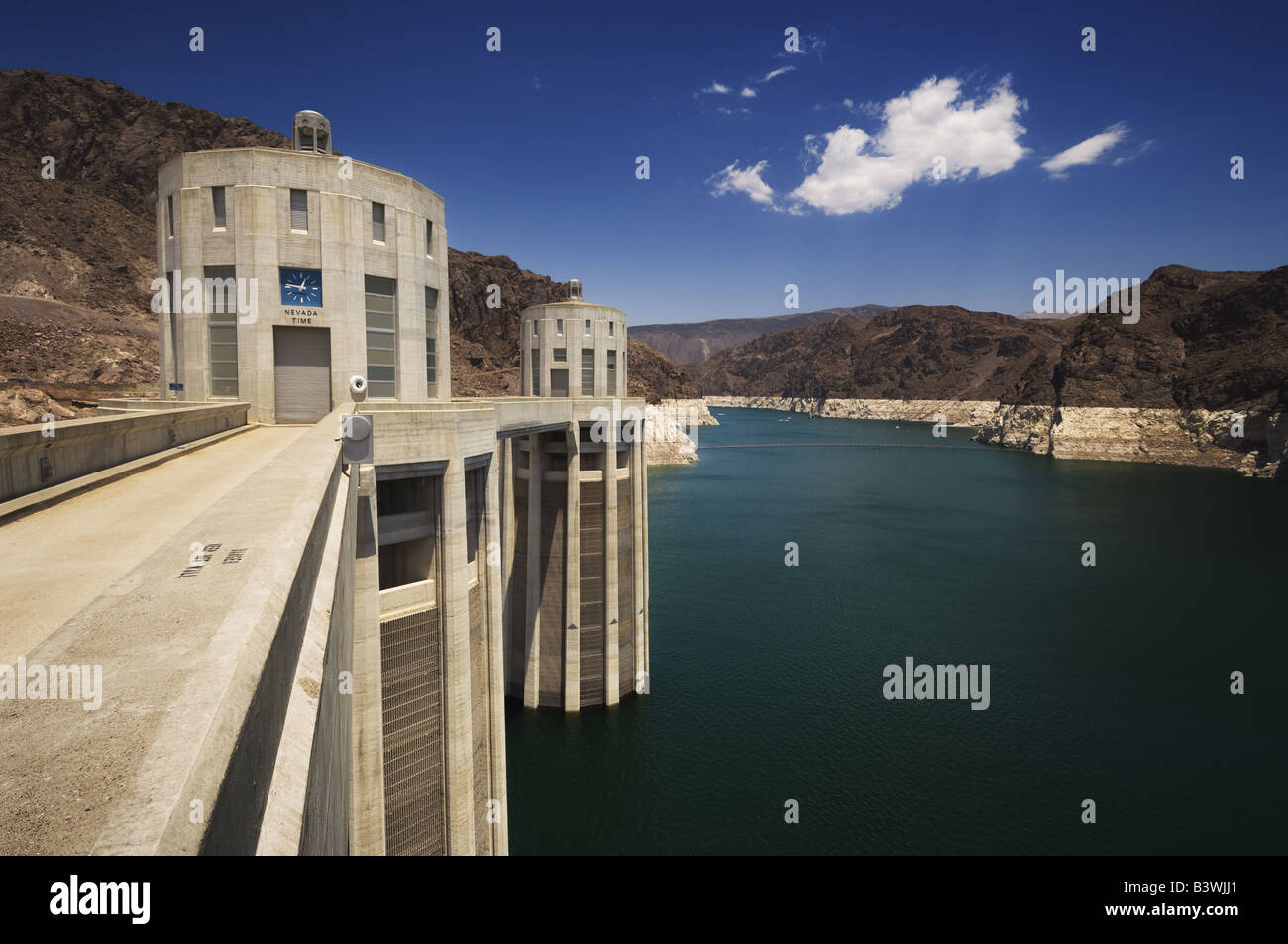 Dam and water intake towers hi-res stock photography and images - Alamy