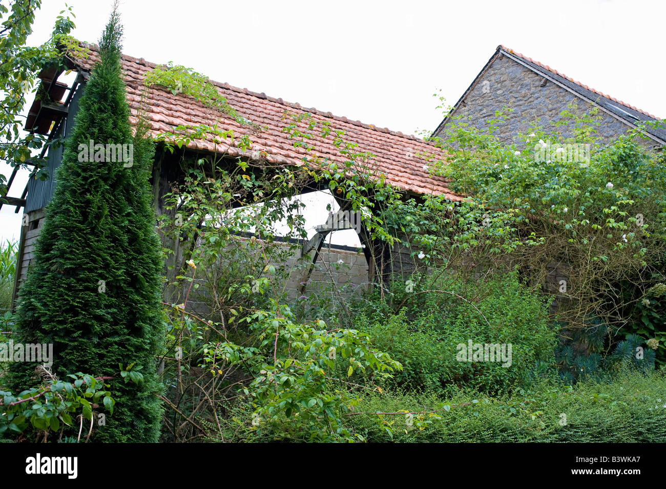 Old french barns hi-res stock photography and images - Alamy
