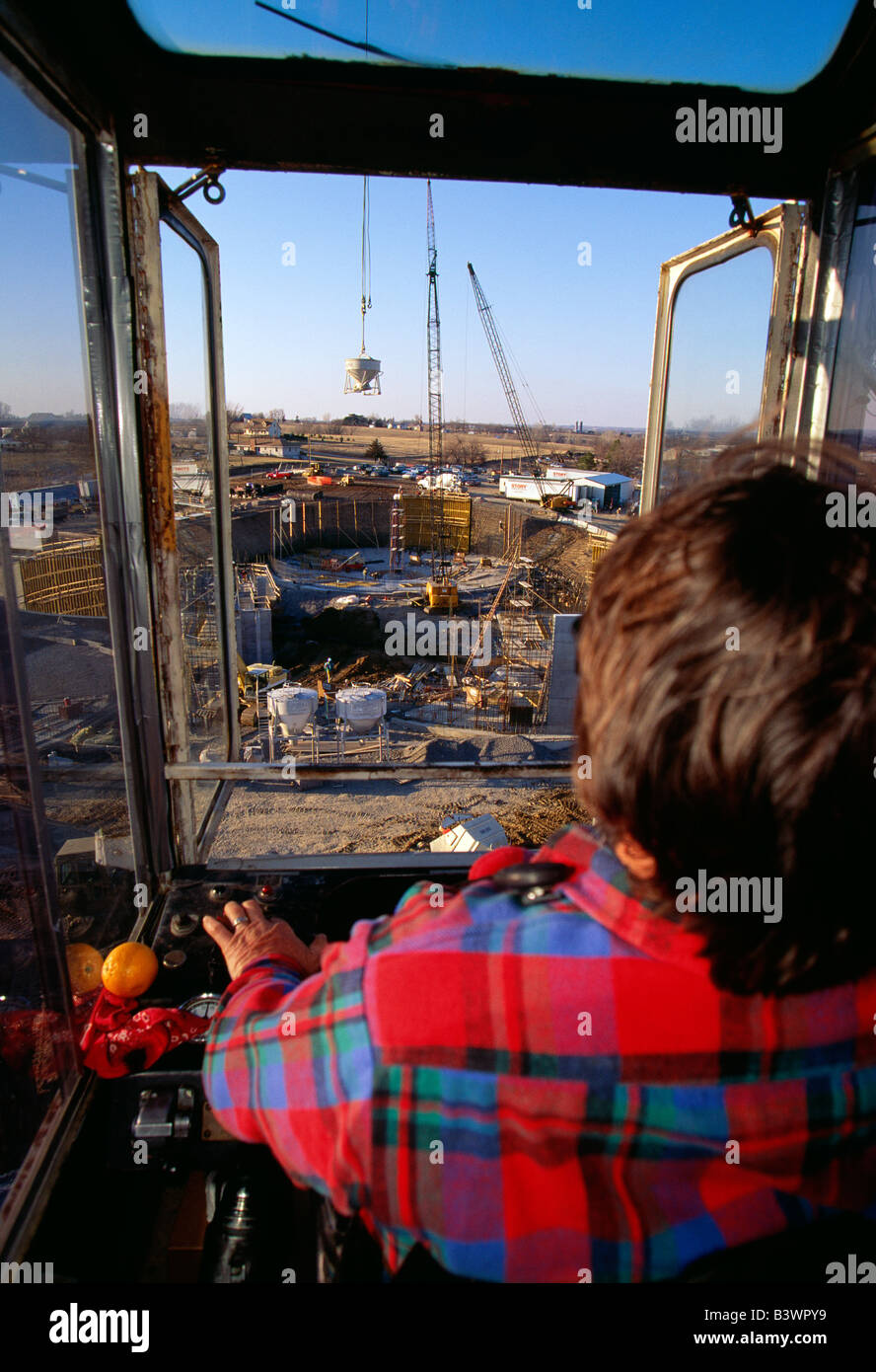 Crane operator hi-res stock photography and images - Alamy