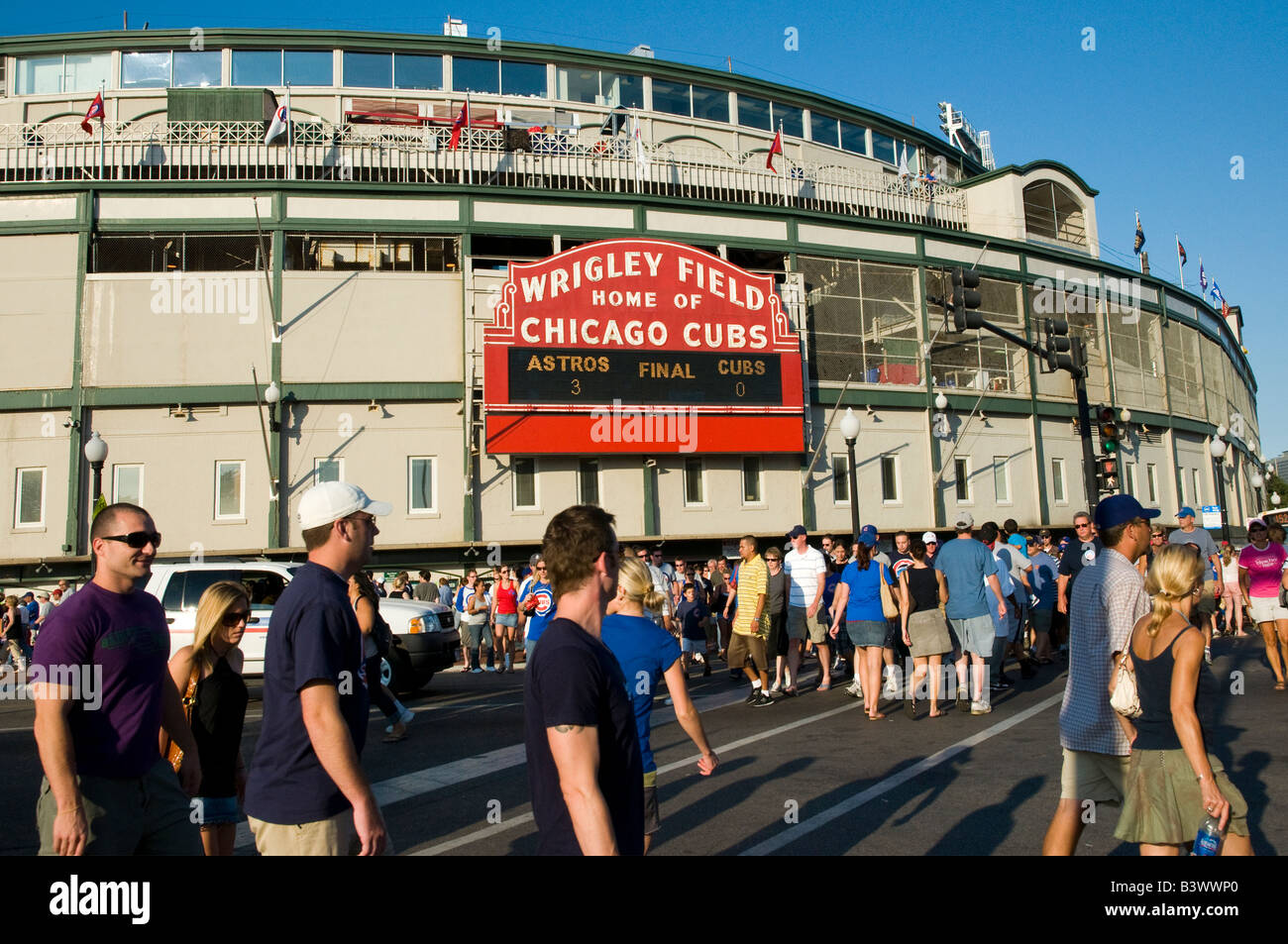 Chicago's Wrigley Field Exterior & Historic Neon Sign Stock Photo - Alamy