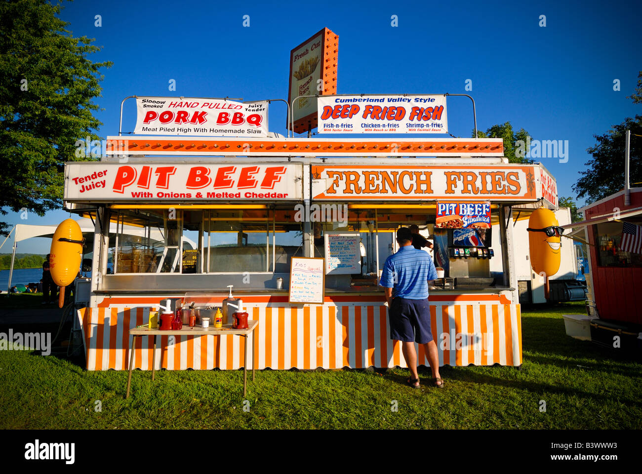 Carnival vendor midway hi-res stock photography and images - Alamy