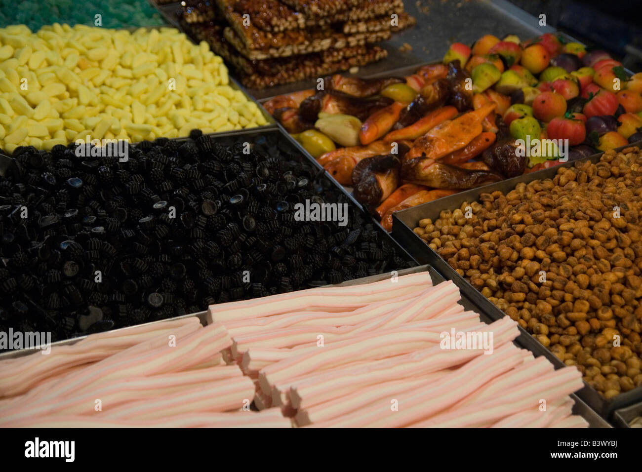 sweet counter on market stall Stock Photo - Alamy