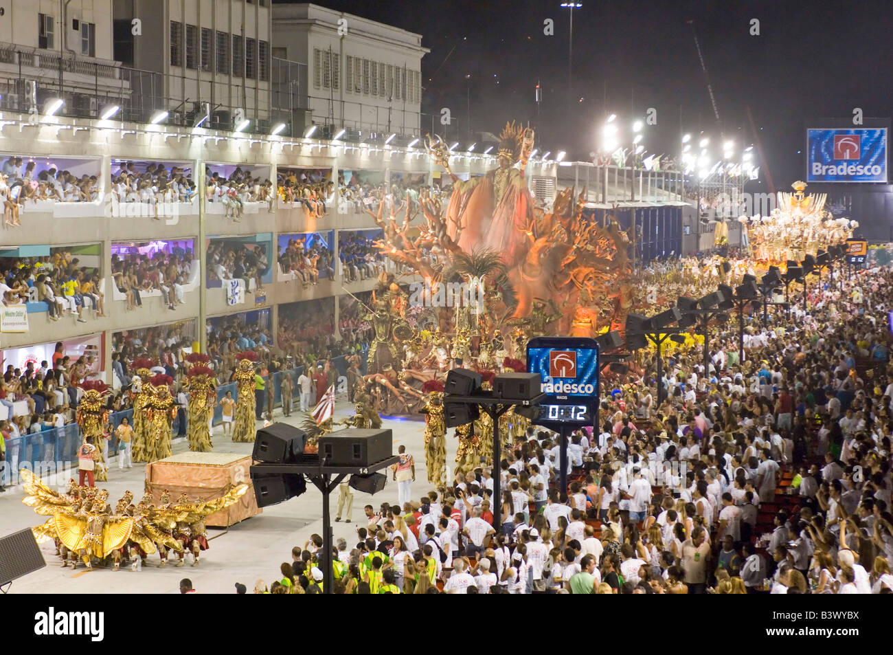 Rio de janeiro carnival parade floats hi-res stock photography and ...