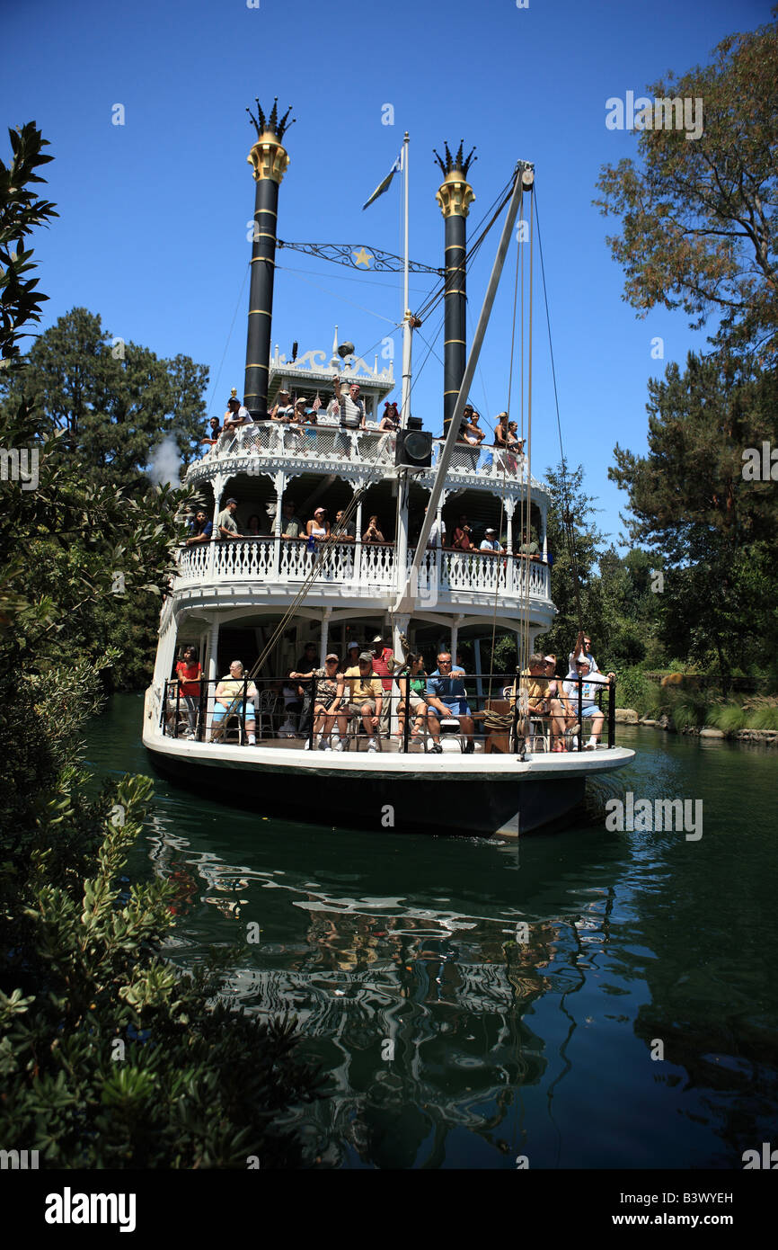 Mark Twain Steamboat Captain Statue Location