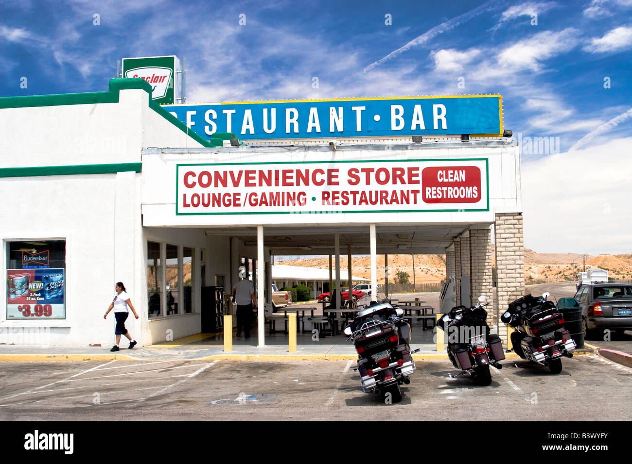 Highway rest stop convenience store hi-res stock photography and images ...