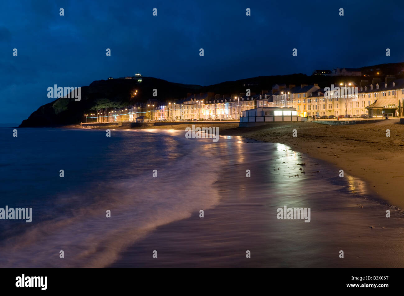Seaside promenade at night hi-res stock photography and images - Alamy