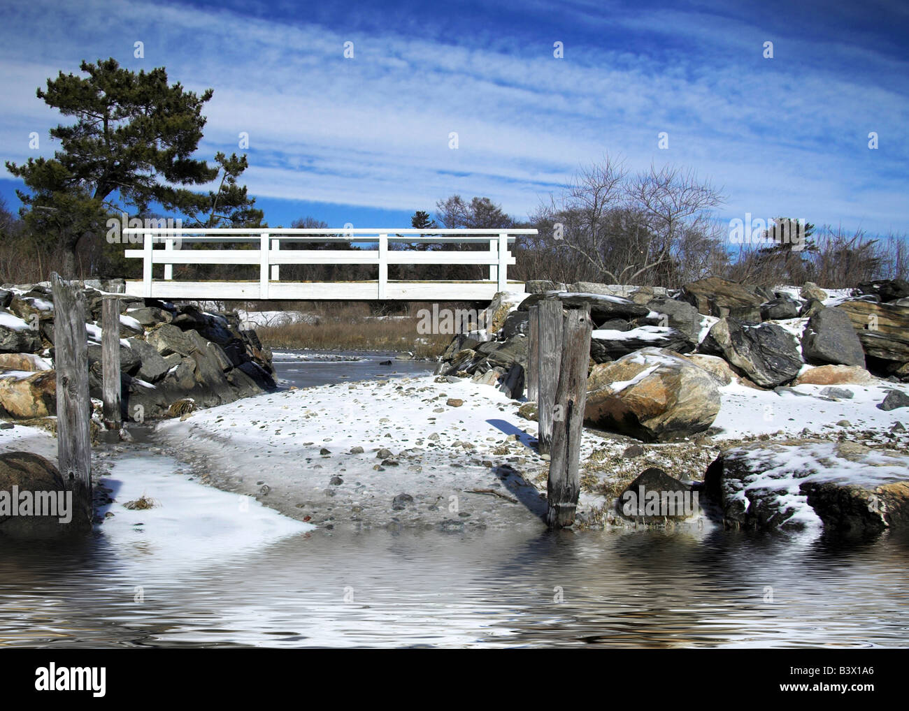 Bridge [river crossing] stream hi-res stock photography and images - Alamy